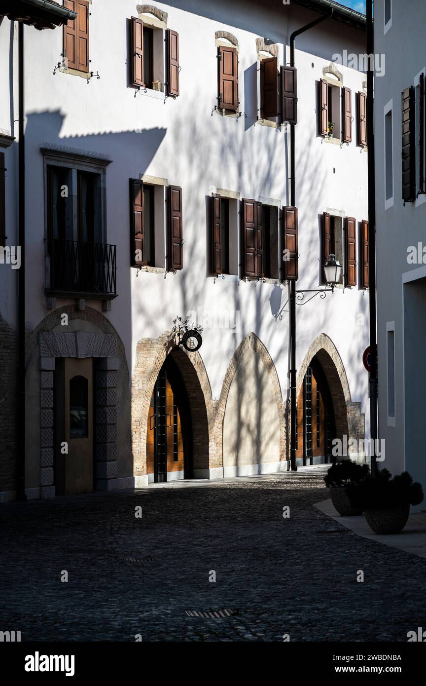 Architecture and art in the ancient fortified village of Valvasone ...