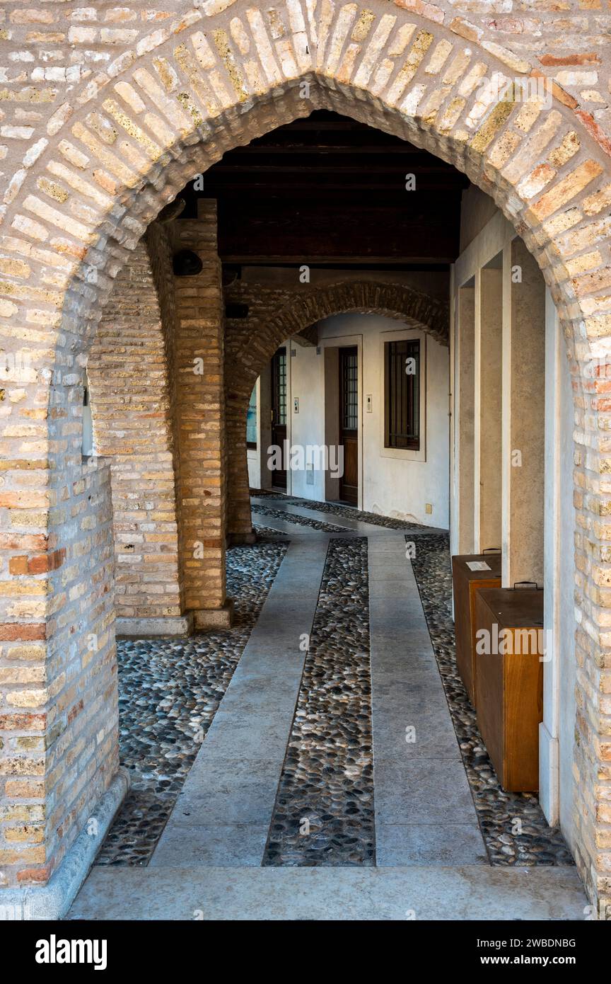 Architecture and art in the ancient fortified village of Valvasone ...