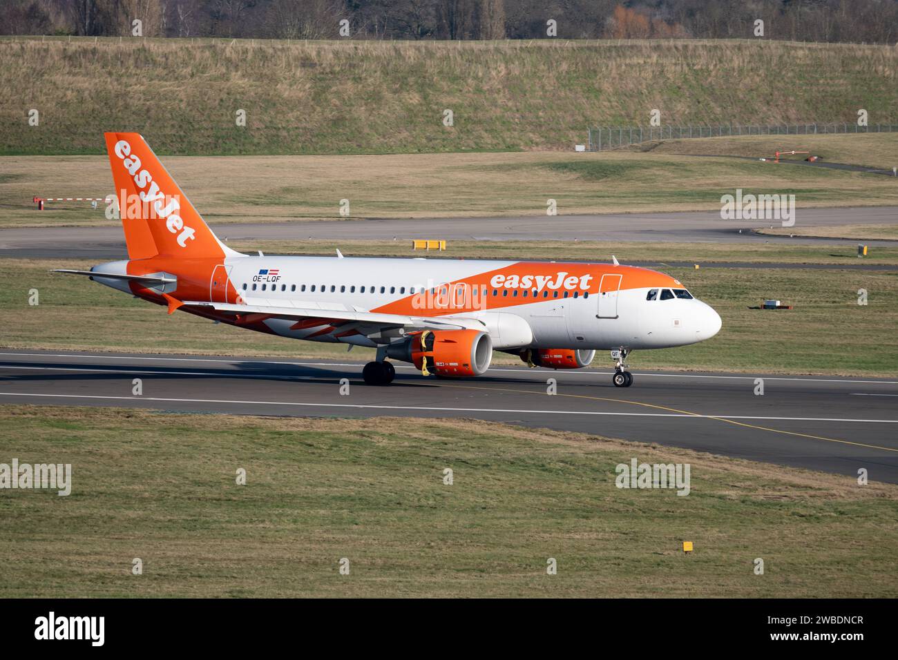 Easyjet Airbus A319-111 landing at Birmingham Airport, UK (OE-LQF Stock ...