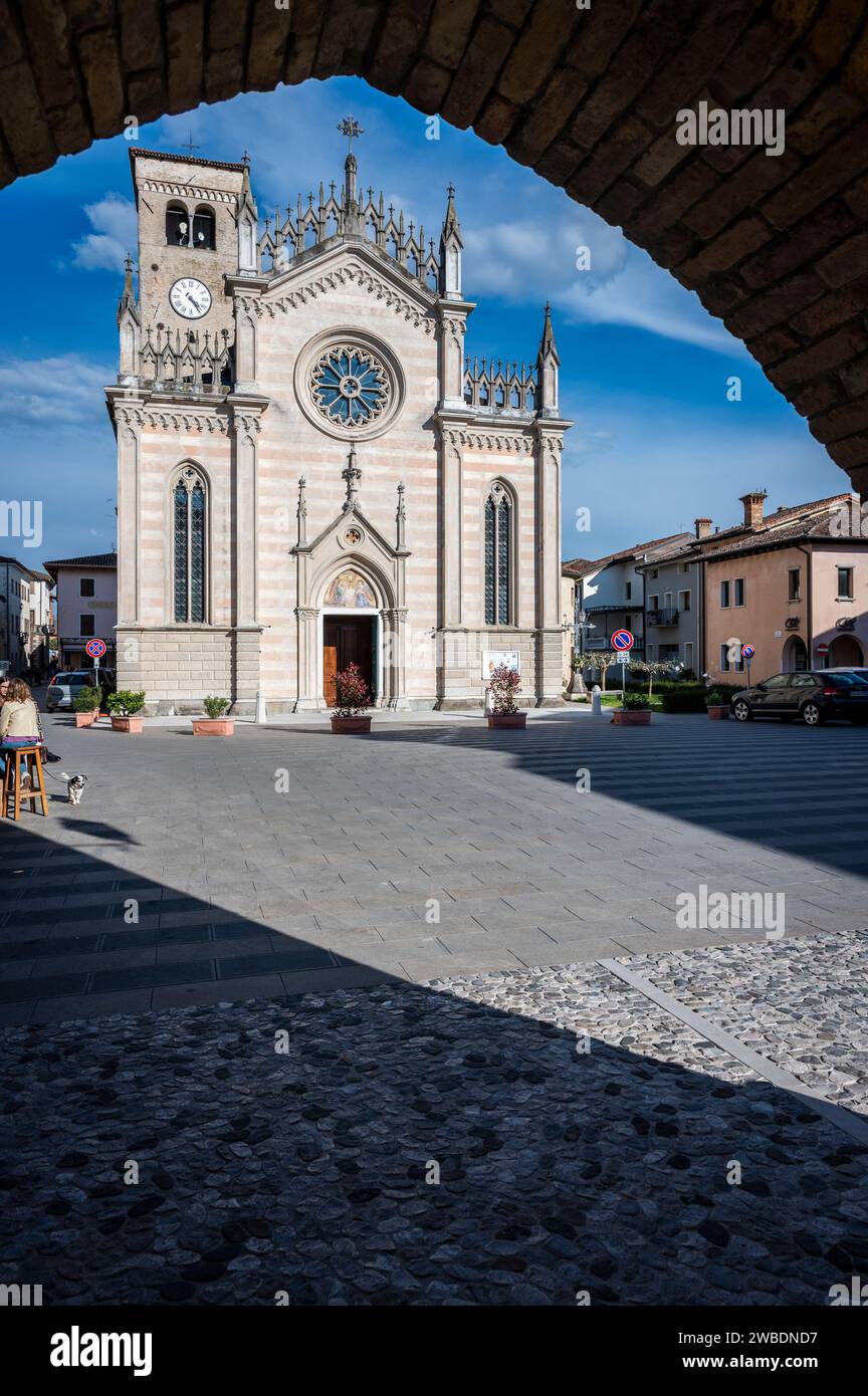 Architecture and art in the ancient fortified village of Valvasone ...