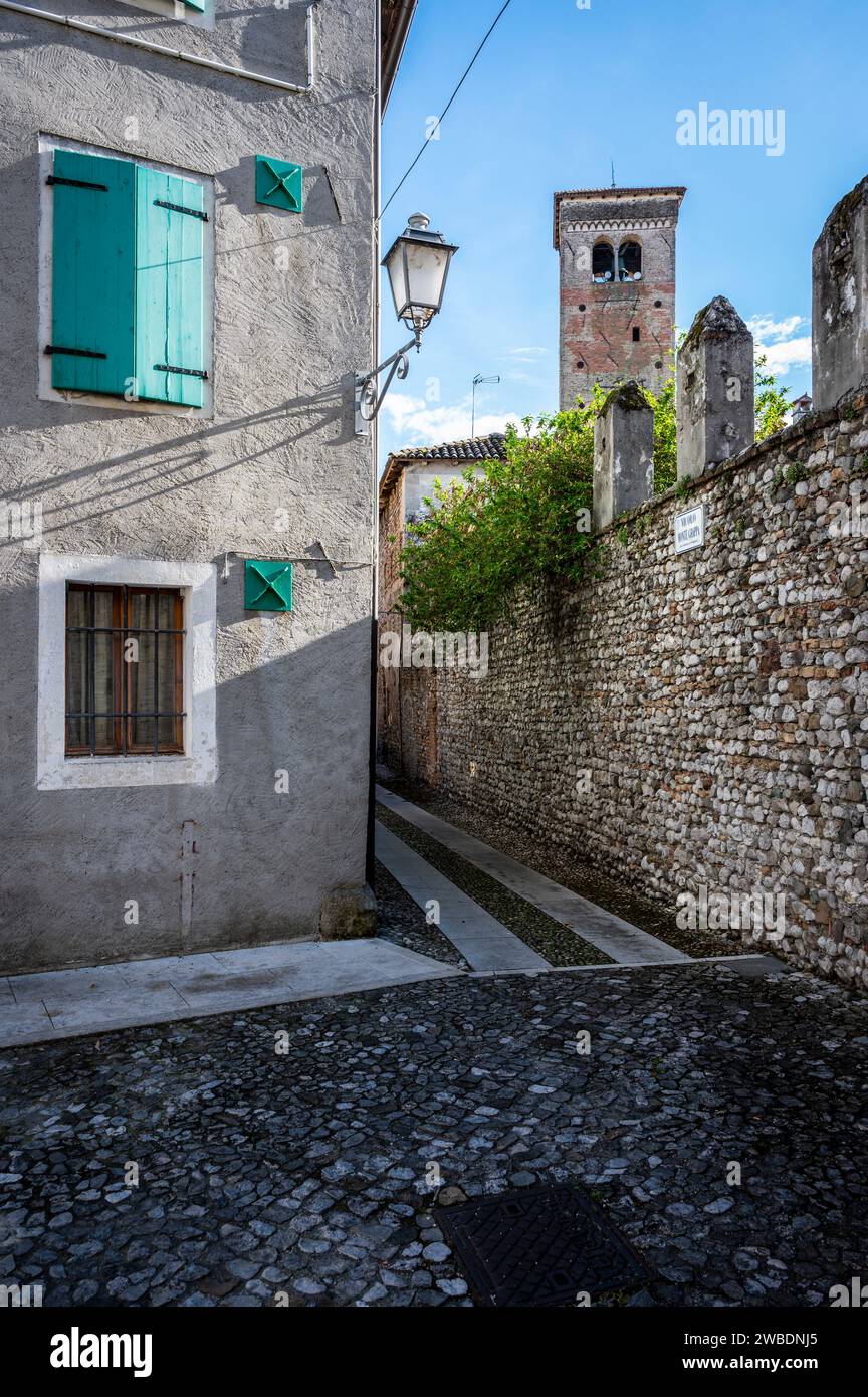 Architecture and art in the ancient fortified village of Valvasone ...