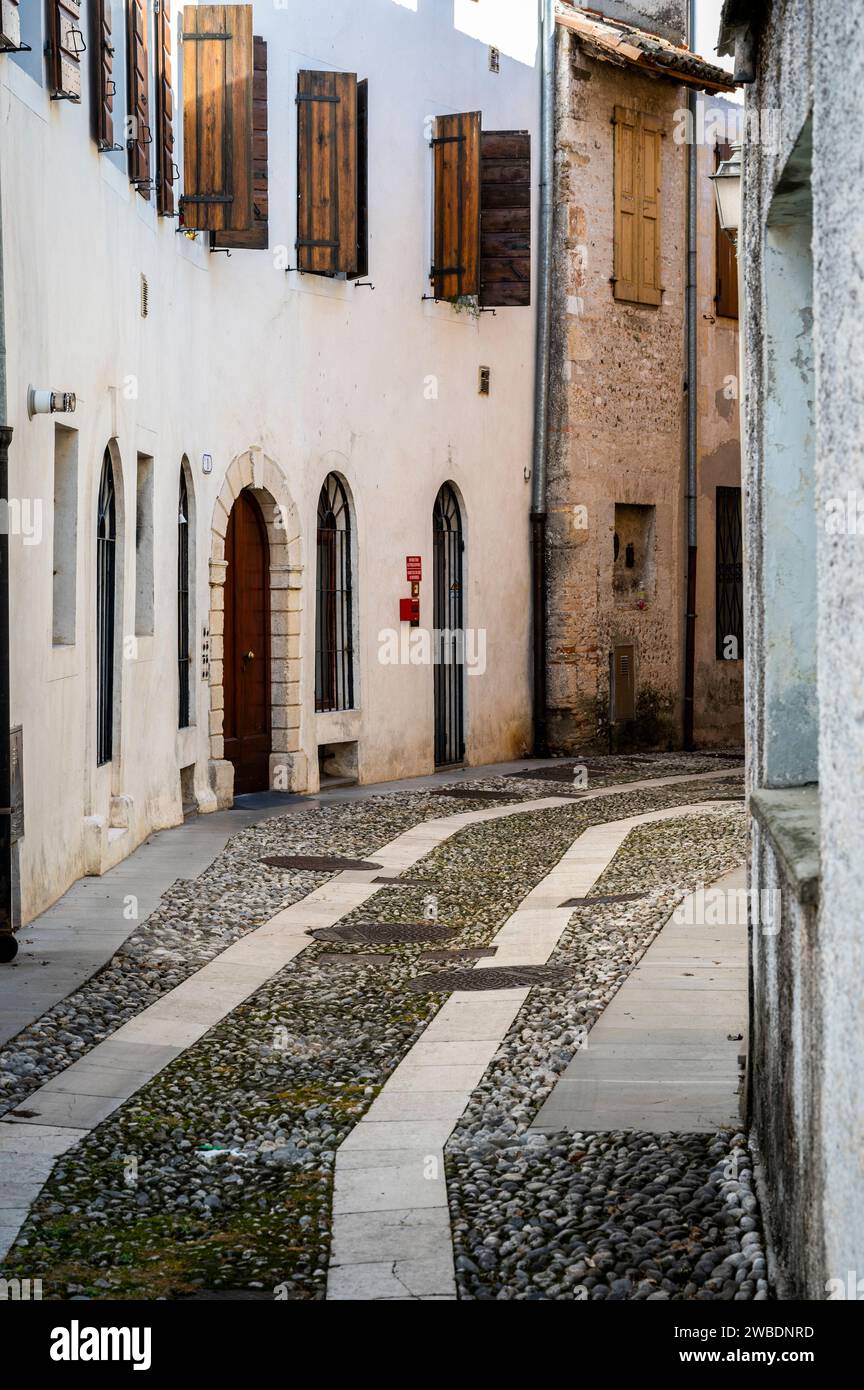 Architecture and art in the ancient fortified village of Valvasone ...