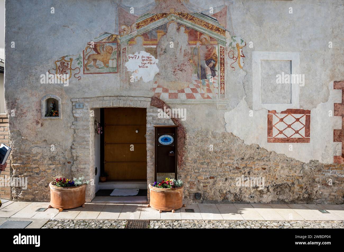 Architecture and art in the ancient fortified village of Valvasone ...