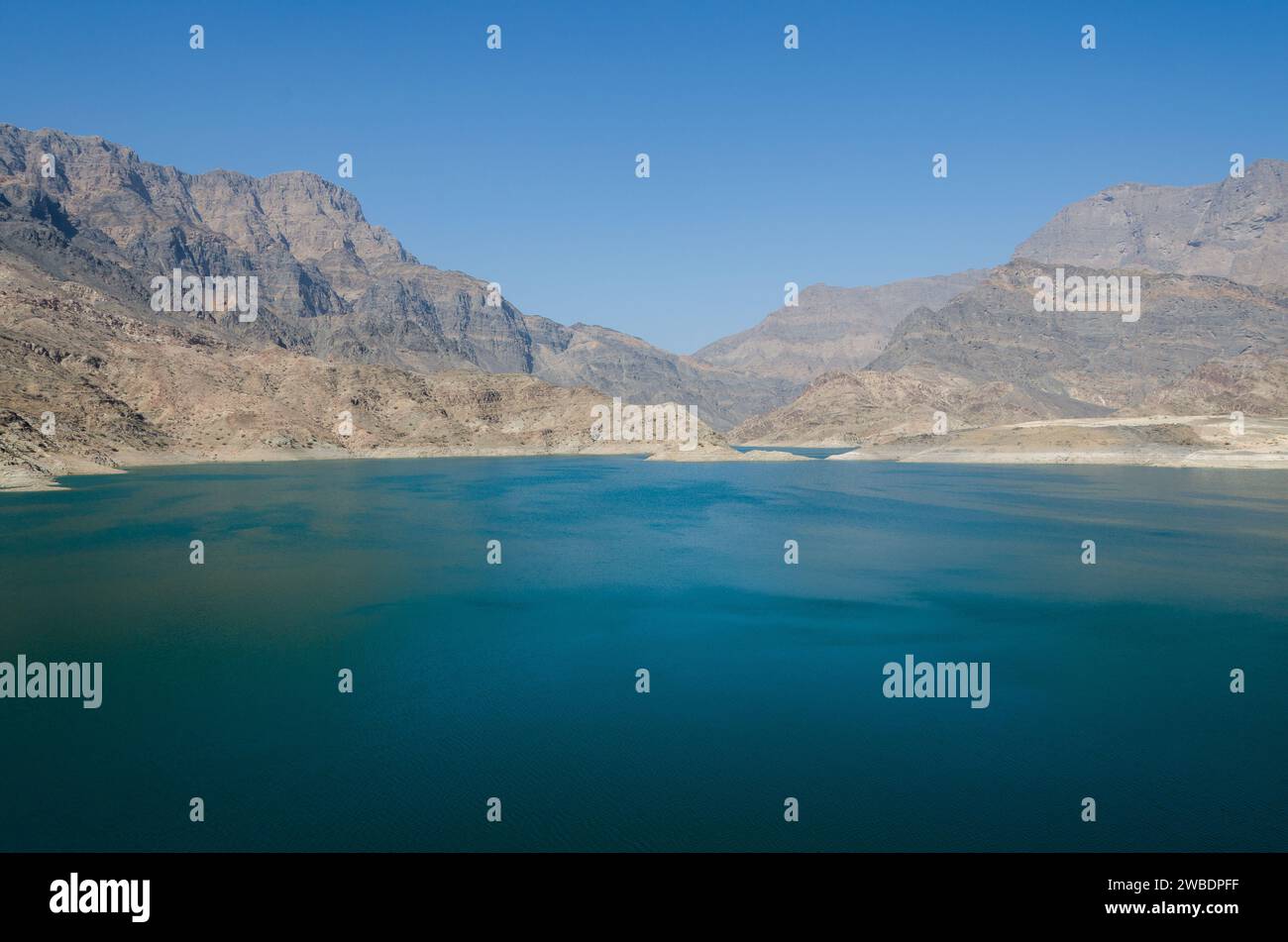 Desierto y lago hi-res stock photography and images - Alamy