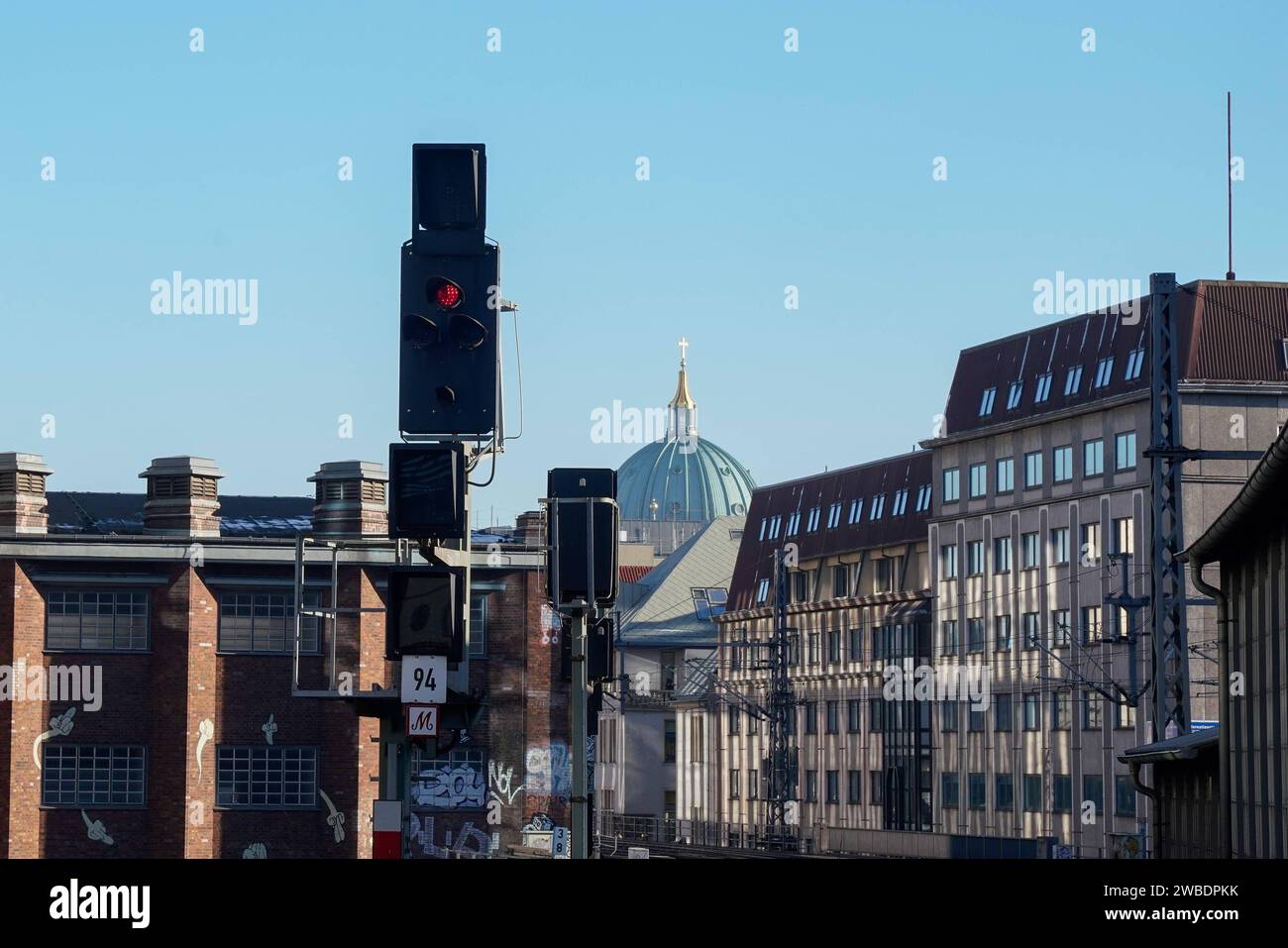 Berlin, Deutschland 10. Januar 2024: Rotes Signal an der Ausfahrt S ...