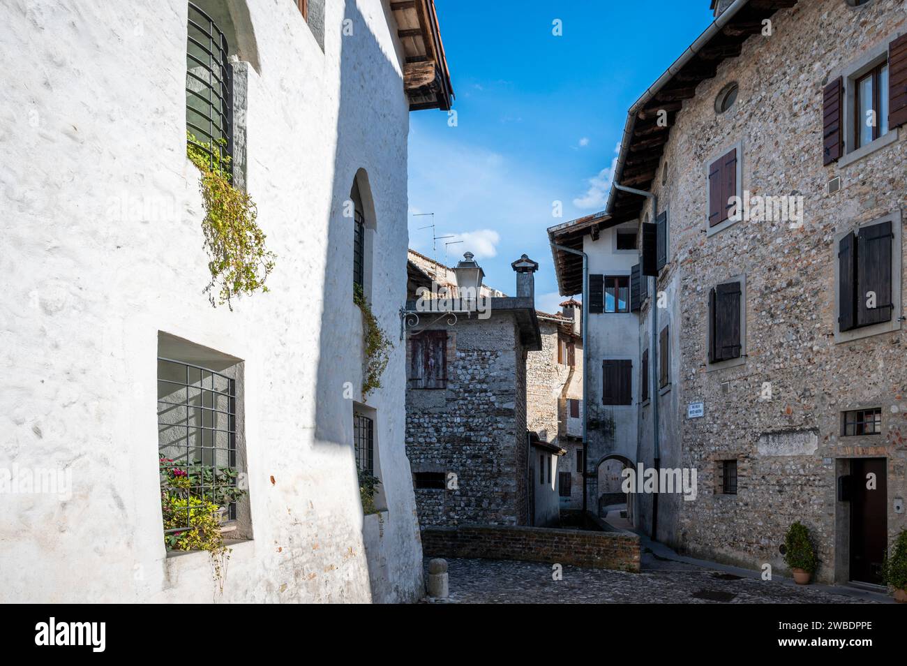 Architecture and art in the ancient fortified village of Valvasone ...
