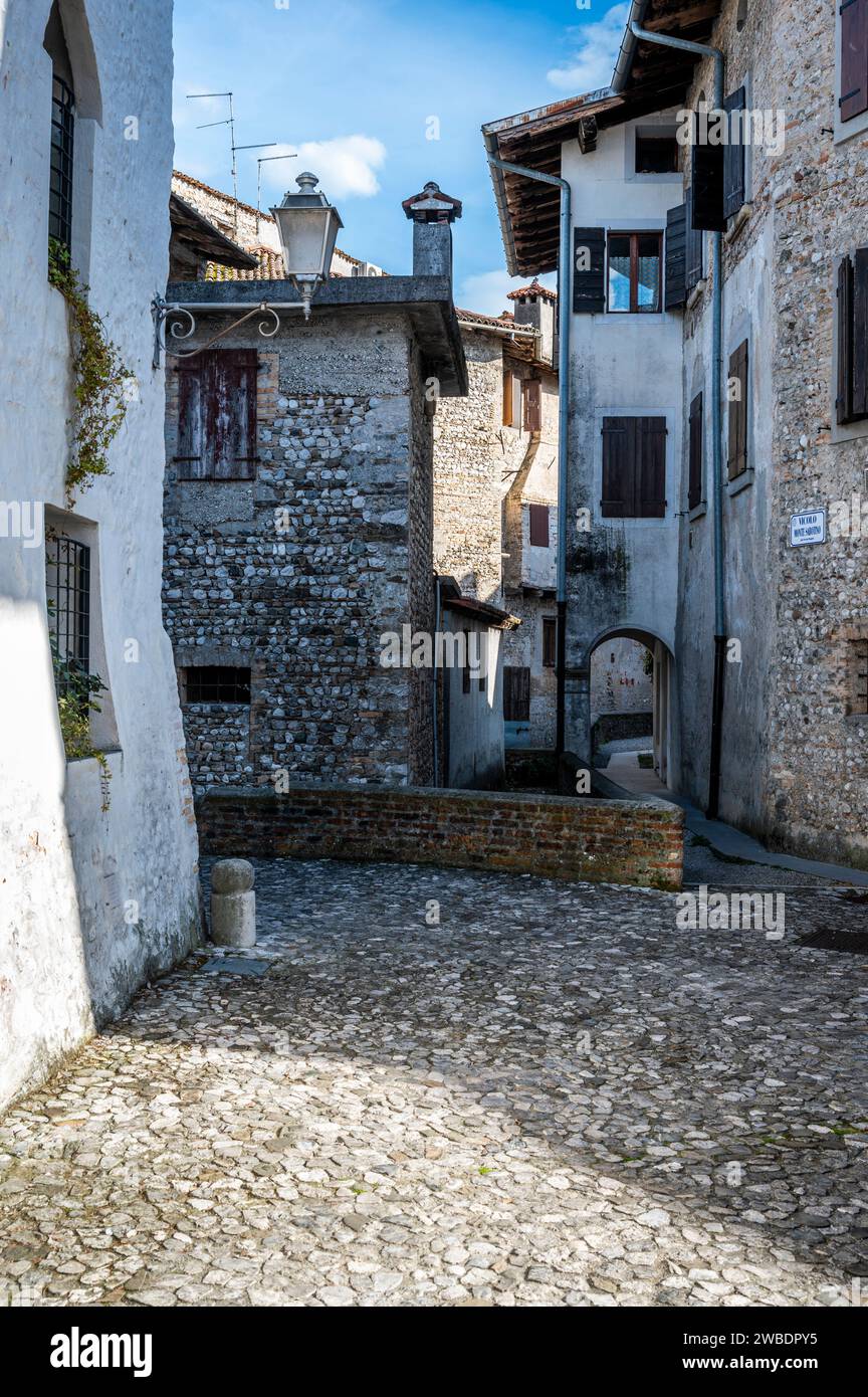 Architecture and art in the ancient fortified village of Valvasone ...