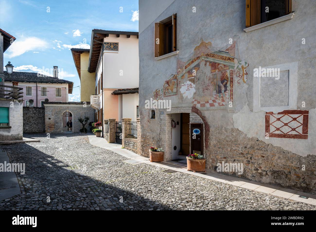 Architecture and art in the ancient fortified village of Valvasone ...