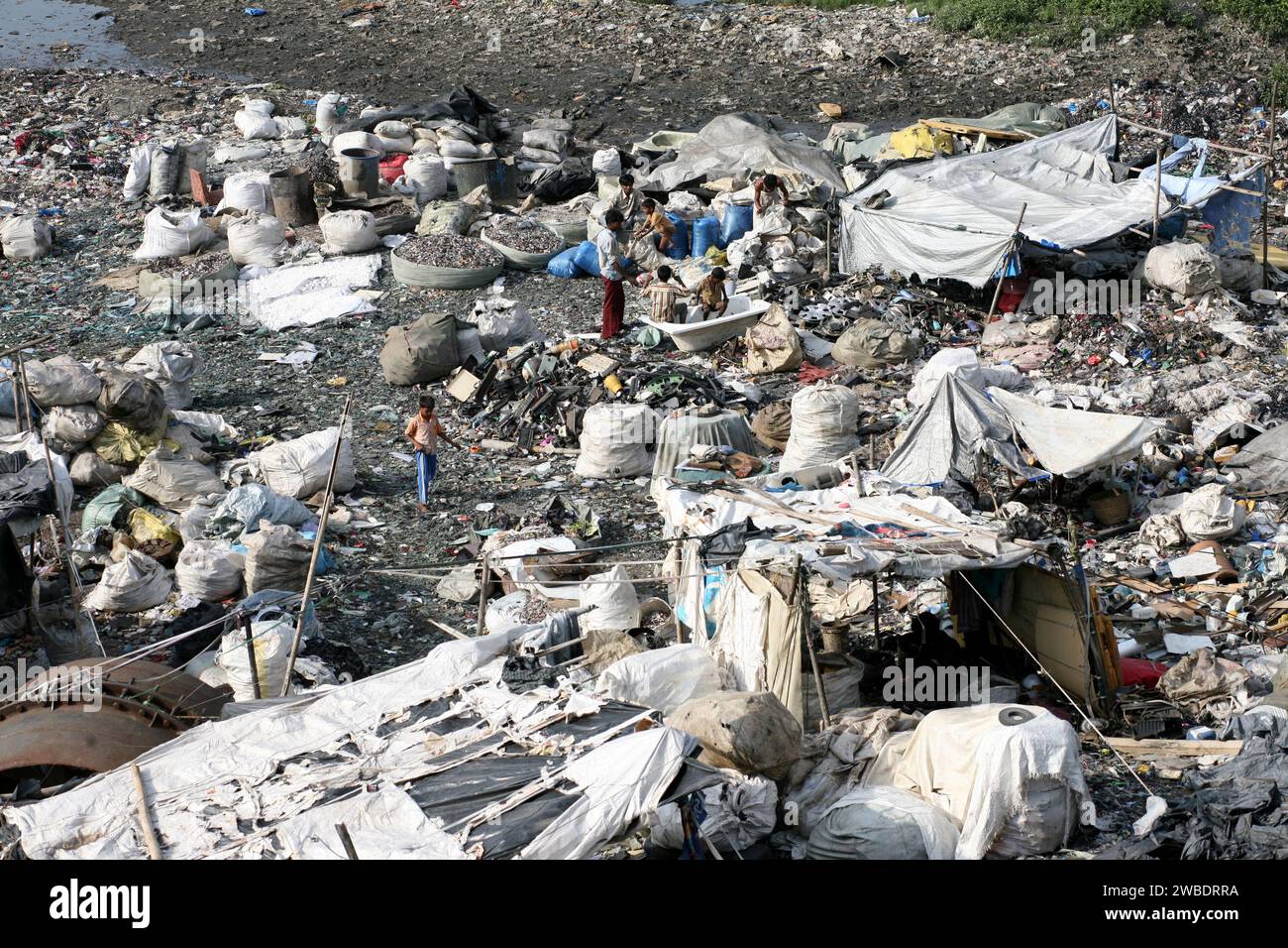 Image ©Licensed to Parsons Media. 01/10/2008. London, India. slum in Mumbai, India, September ...