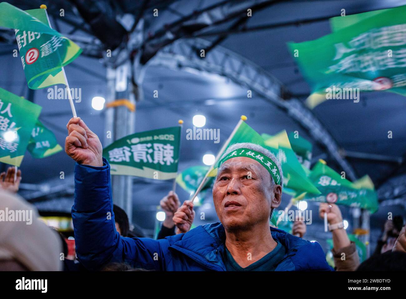 Keelung, Taiwan. 08th Jan, 2024. A DPP supporter waves a flag during ...