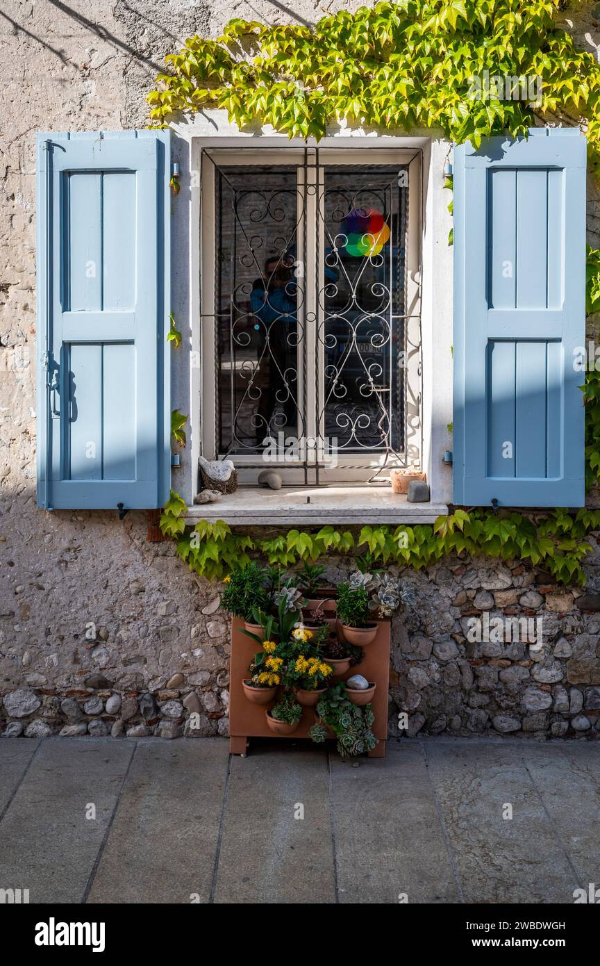 Architecture and art in the ancient fortified village of Valvasone ...