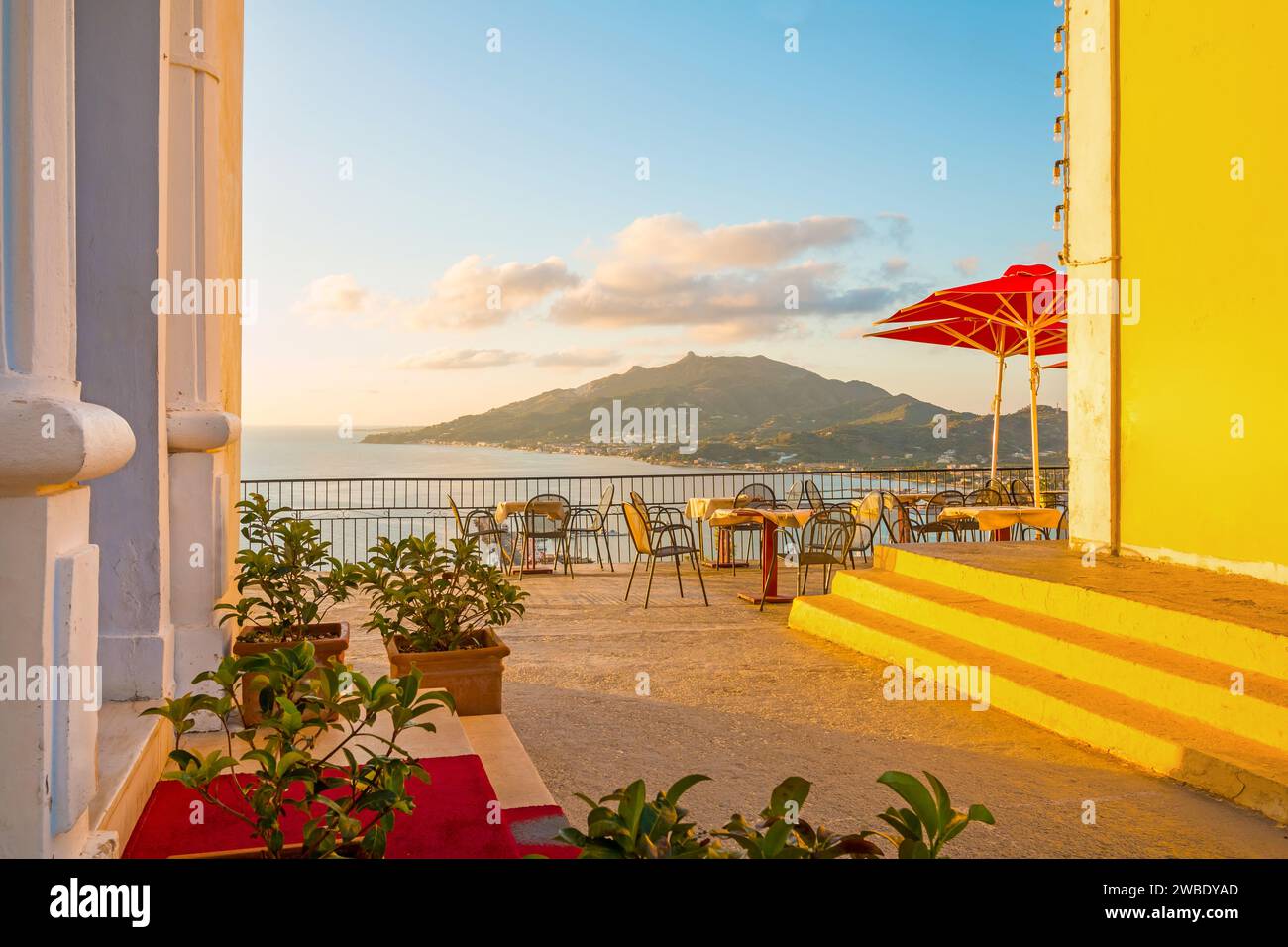 Popular greek vacation destination hi-res stock photography and images ...