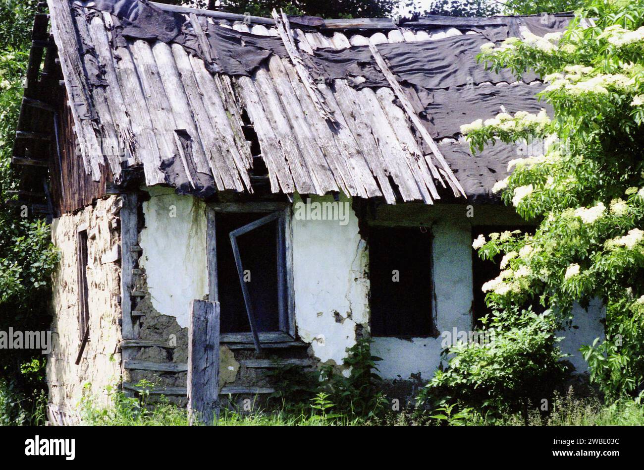 Destroyed abandoned clay house hi-res stock photography and images - Alamy