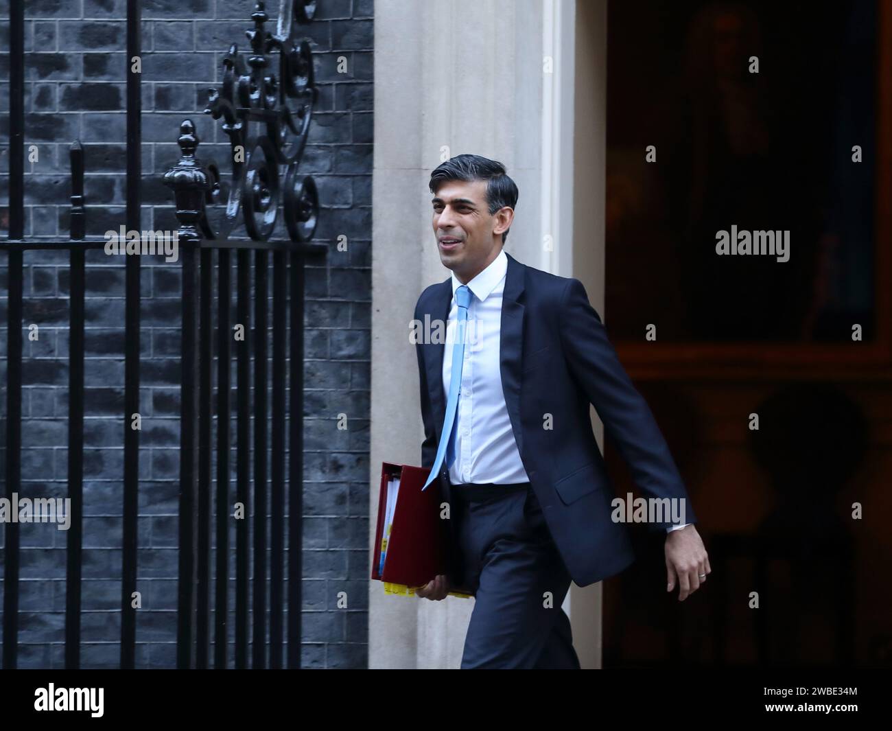 London, UK. 10th Jan, 2024. British Prime Minister Rishi Sunak leaves No 10 Downing Street to ...