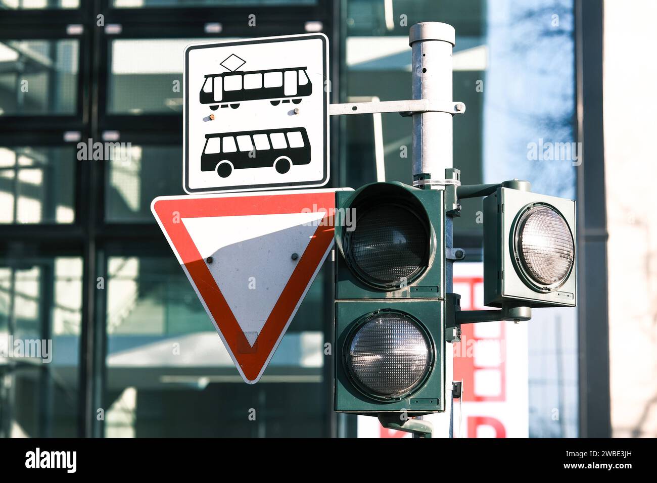Schilder ampel straße hi-res stock photography and images - Alamy