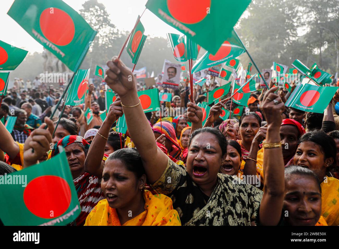 Awami League activists celebrate their party's victory in Dhaka ...