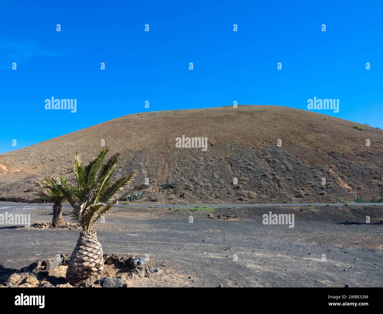 Spectacular views of the fire mountains at timanfaya national park hi ...