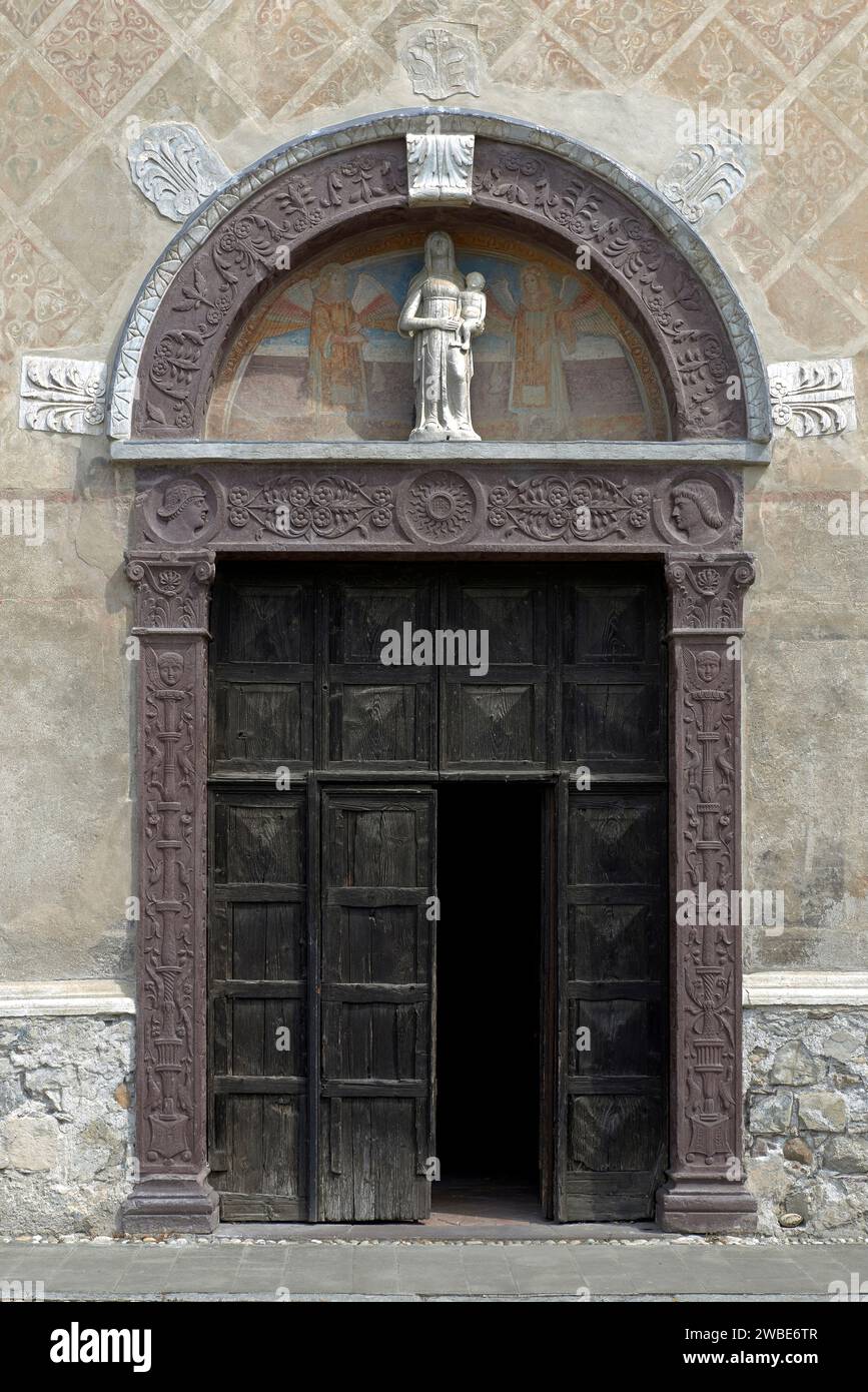 Pisogne (Bs), Pieve di S. Maria della Neve - il portale del XV secolo ...