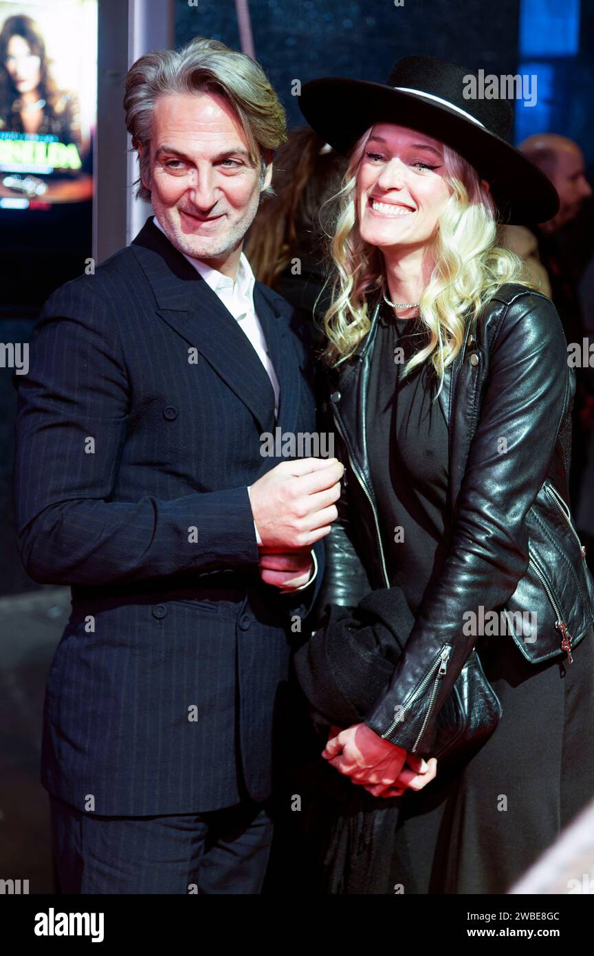 Ernesto Alterio und Ella Jazz bei der Premiere der Netflix Miniserie 'Griselda' im Cine Callao ...