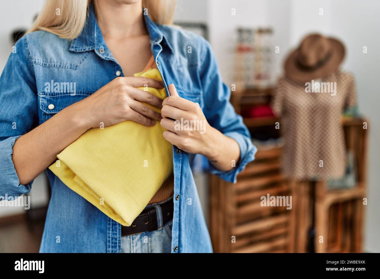 Woman stealing clothes hi-res stock photography and images - Alamy