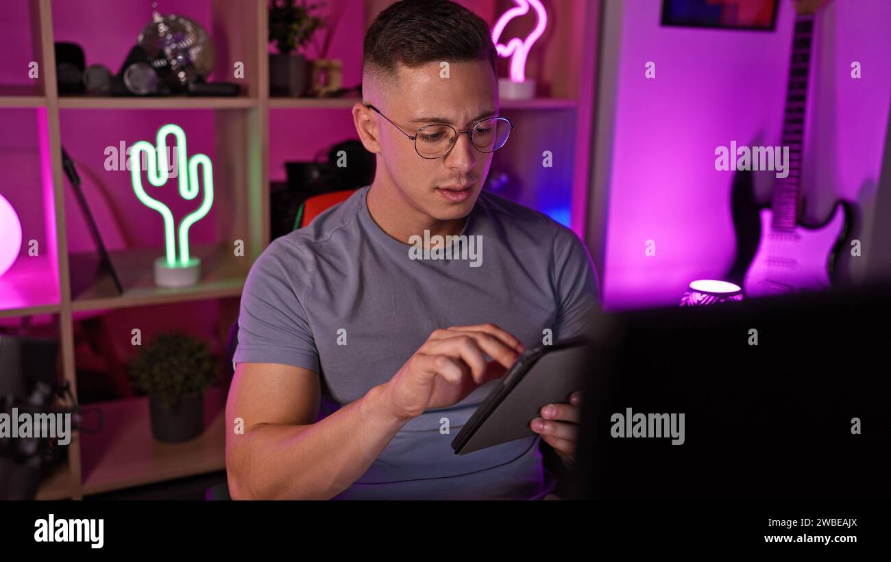 Hispanic man gaming in hi-res stock photography and images - Alamy