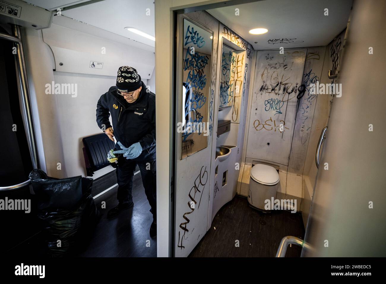 EINDHOVEN - Graffiti and dirt in a train. According to the NS, staff ...