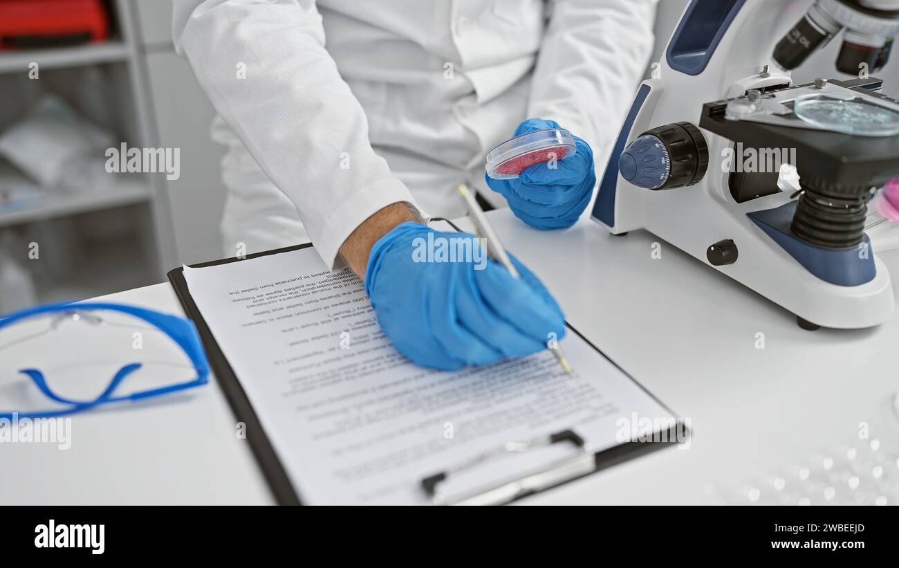 Focusing microscope hi-res stock photography and images - Alamy