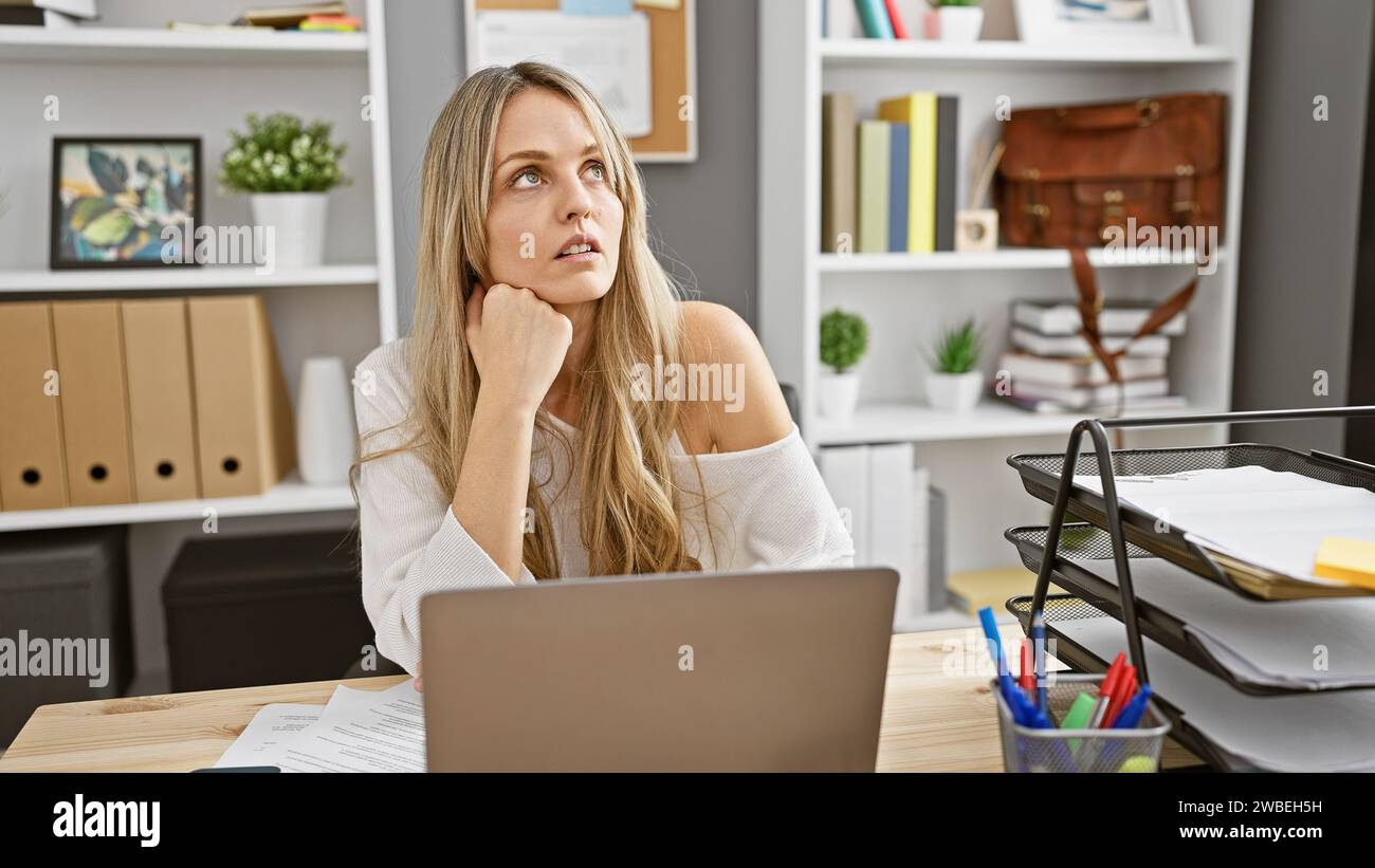 Woman surrounded by paperwork hi-res stock photography and images - Alamy