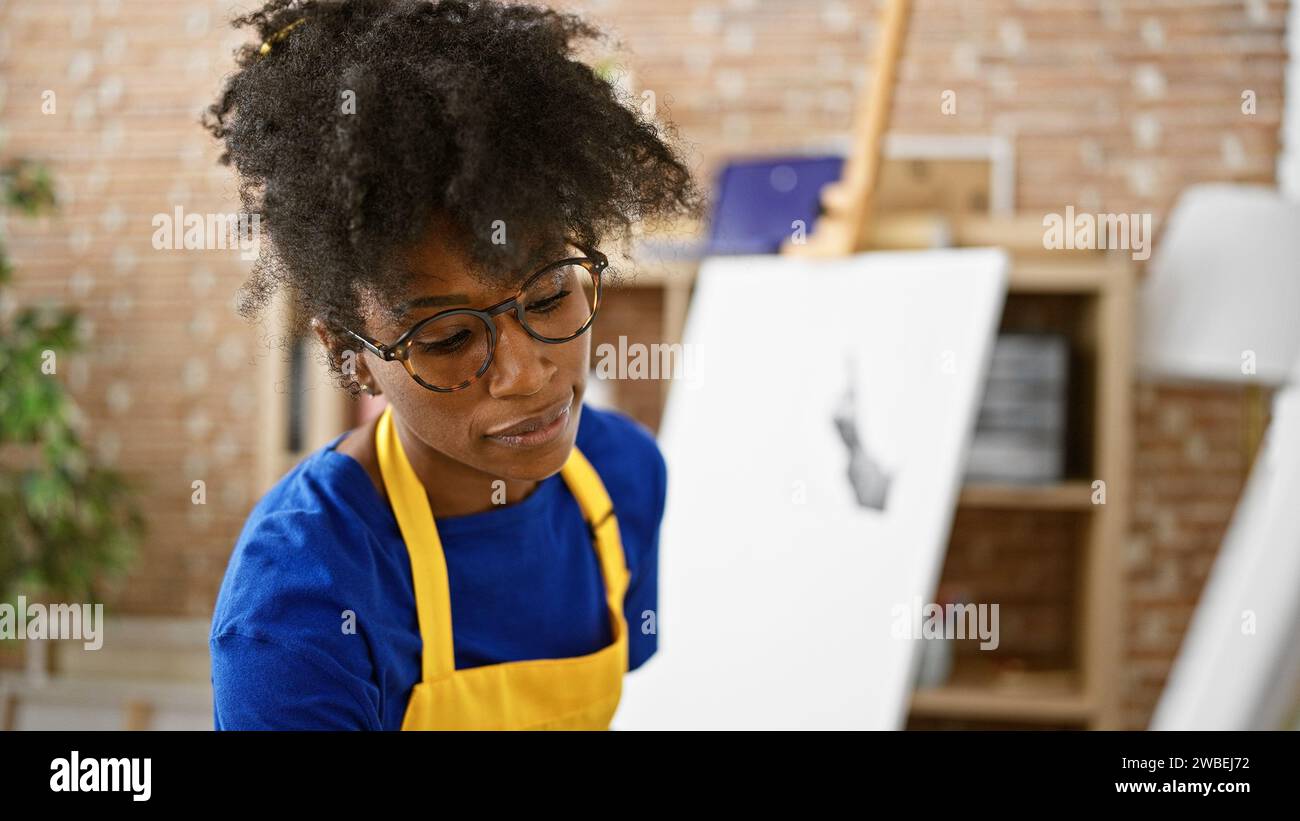 African american woman artist drawing at art studio Stock Photo - Alamy