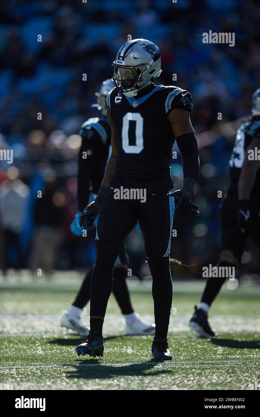 Carolina Panthers linebacker Brian Burns (0) on defense against the ...
