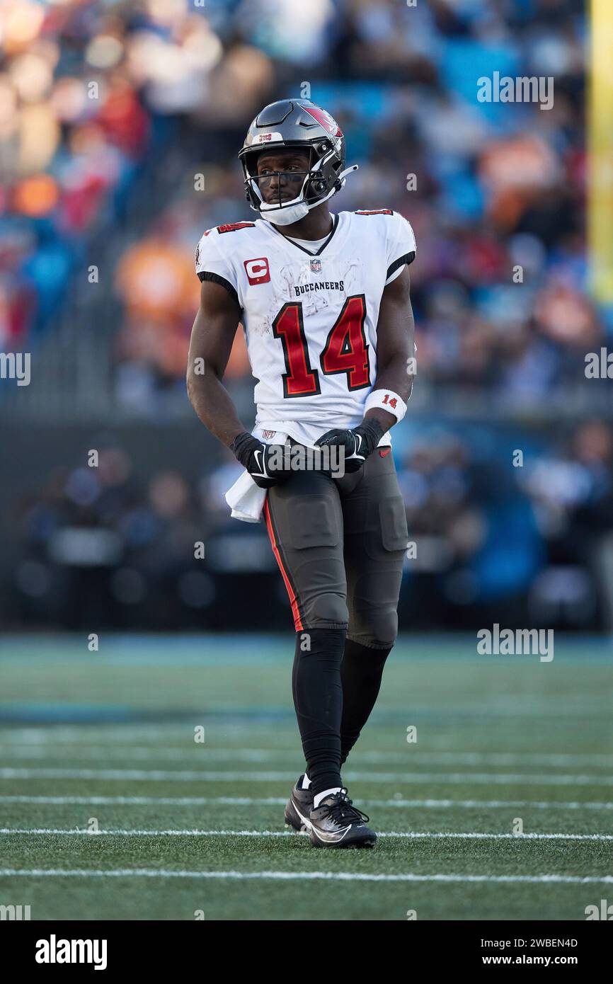 Tampa Bay Buccaneers wide receiver Chris Godwin (14) lines up on ...