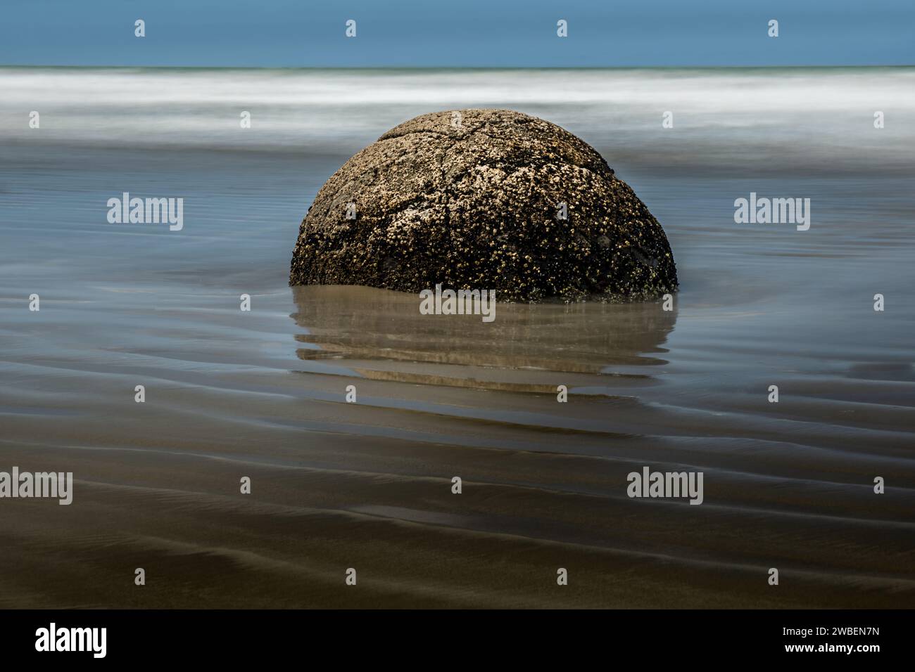 Single round moeraki boulder hi-res stock photography and images - Alamy