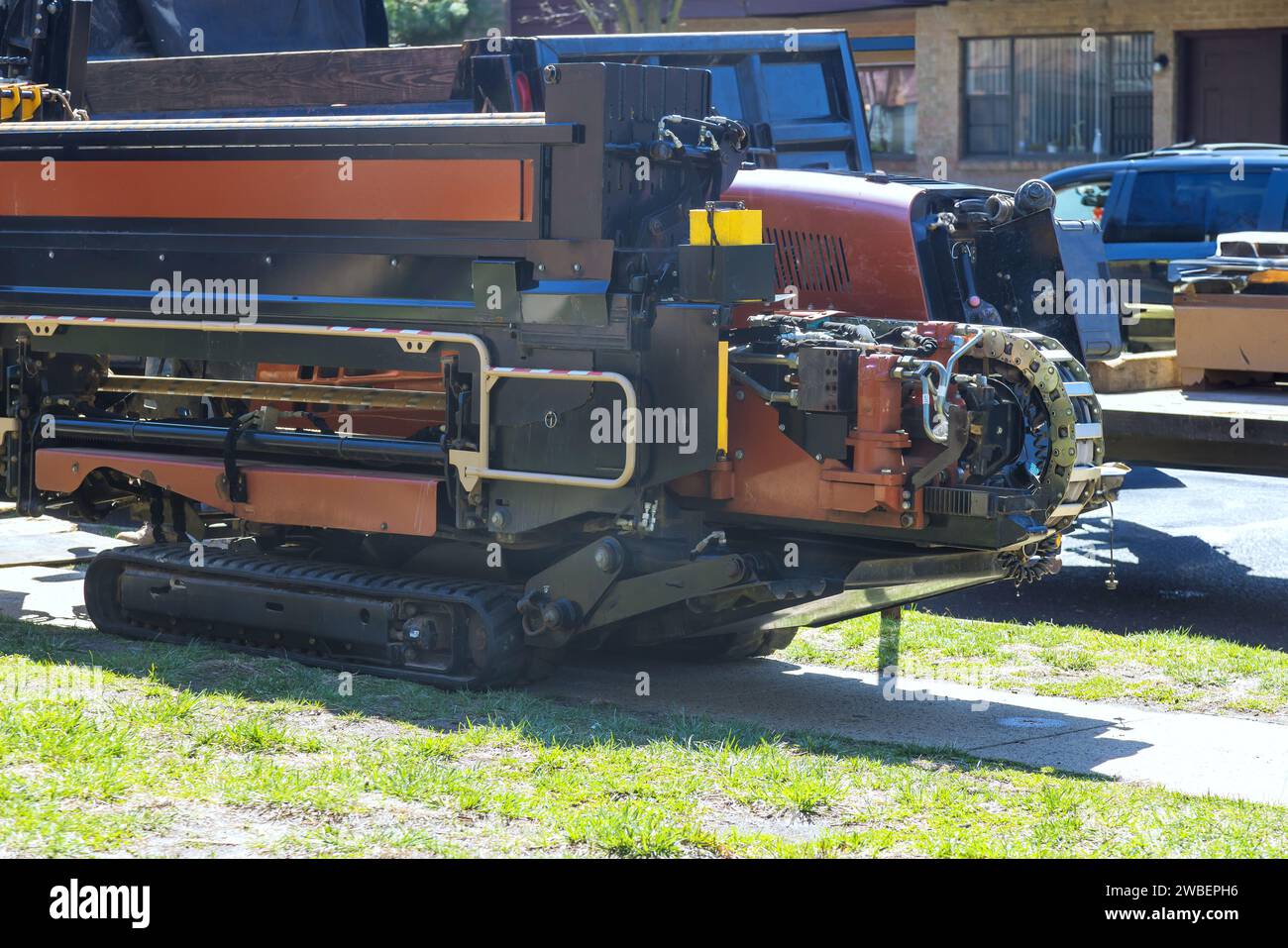 Using drilling machine for installing underground optical fiber cables ...