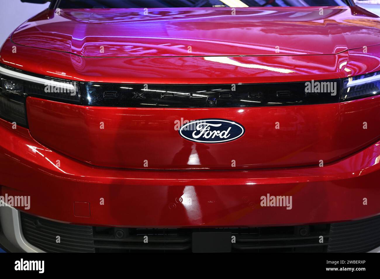 Ford explorer logo hi-res stock photography and images - Alamy