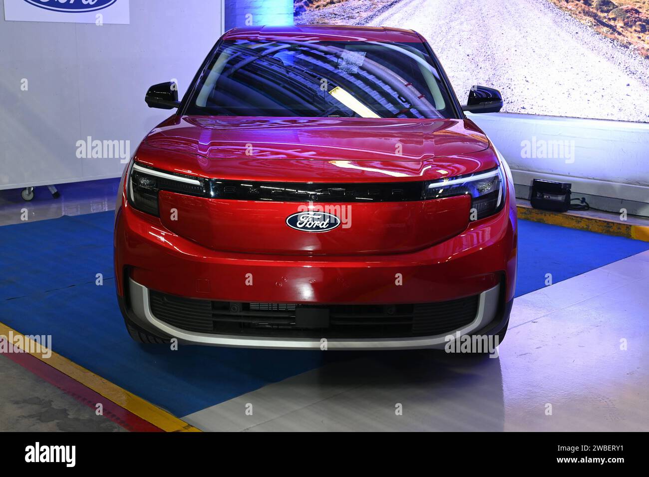 Logo, Schriftzug des Autohersteller FORD an einem Fahrzeug, dem ...