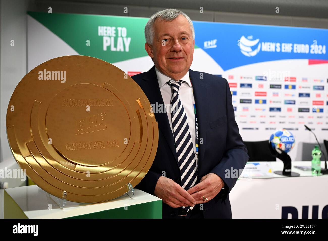 10 January 2024, North Rhine-Westphalia, Duesseldorf: Handball ...