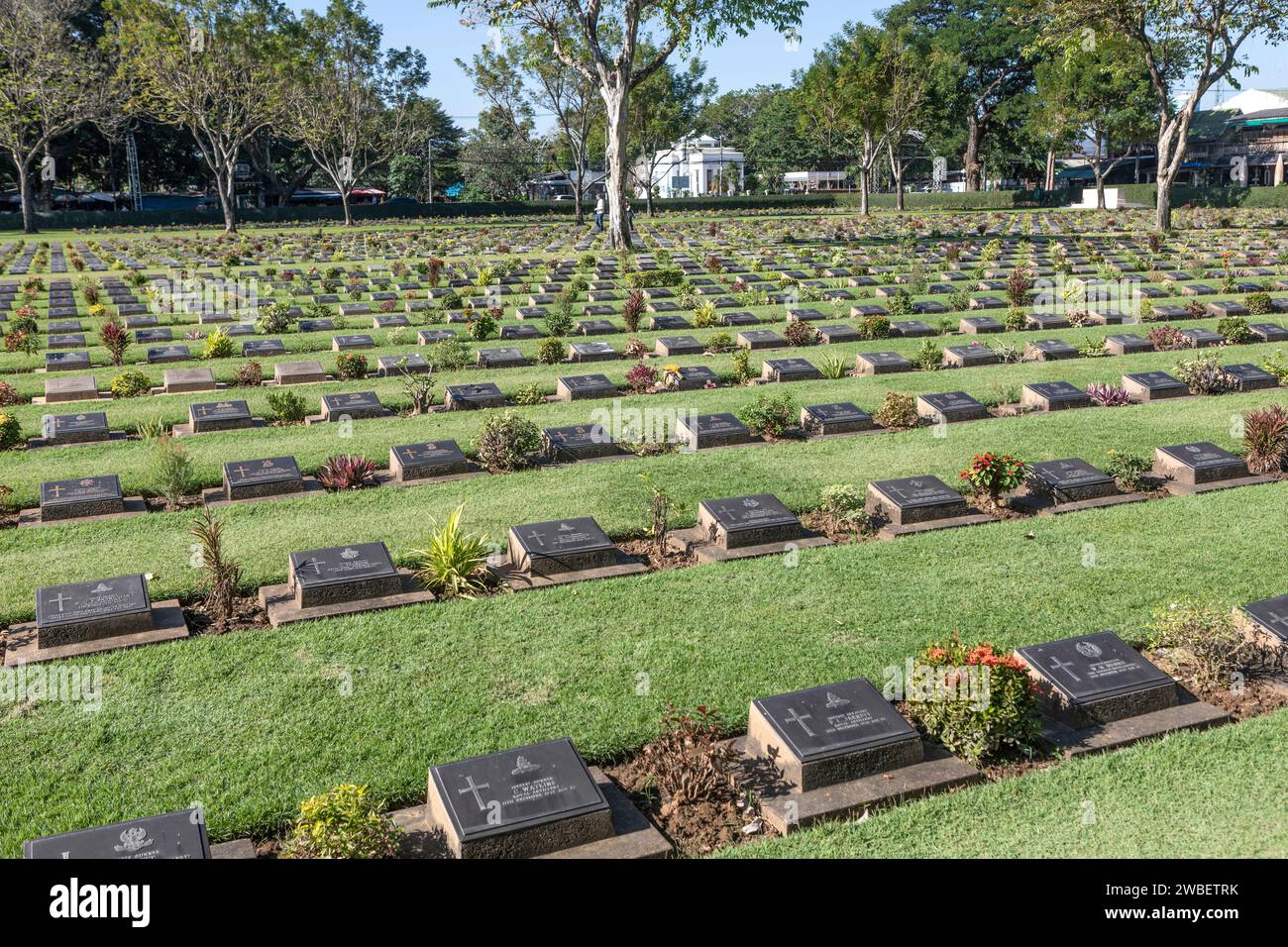 Kanchanaburi war Cemetery for 7,000 Commonwealth & Dutch soldiers who ...