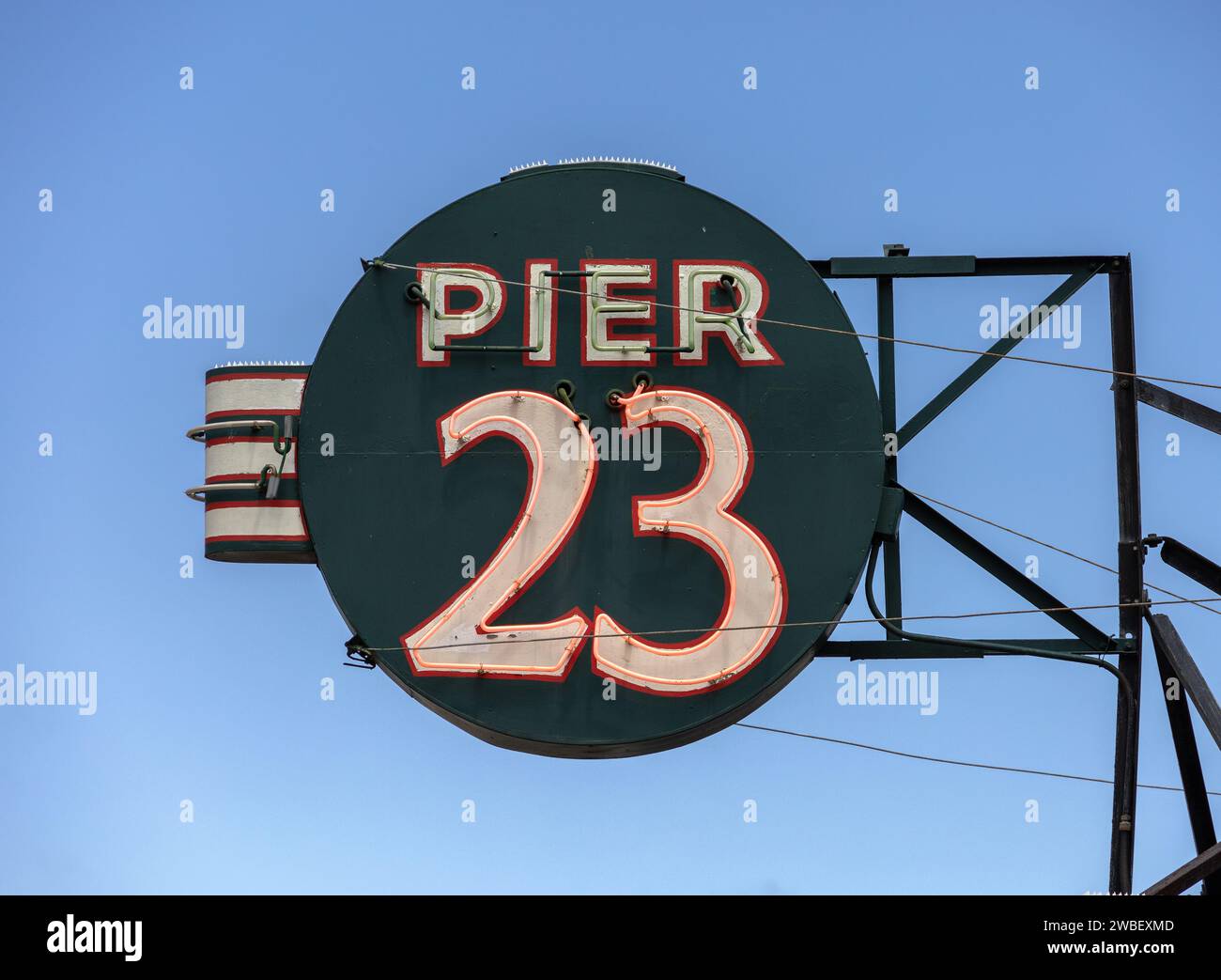 Old retro vintage pier 23 neon sign hi-res stock photography and images ...