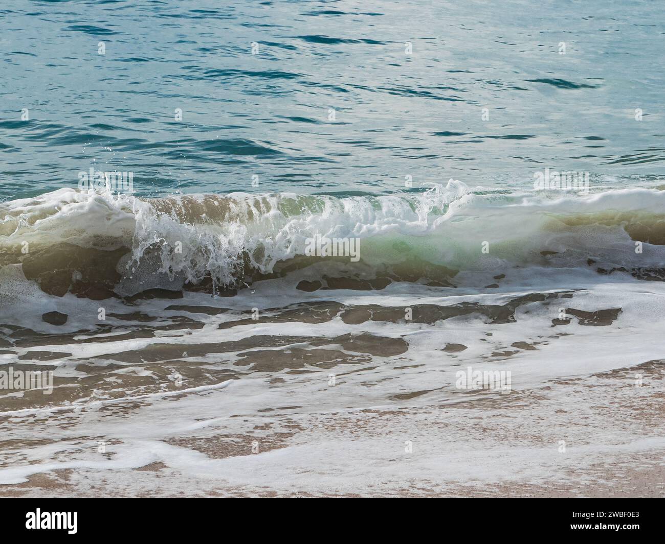 Breaking wave shore beach hi-res stock photography and images - Alamy