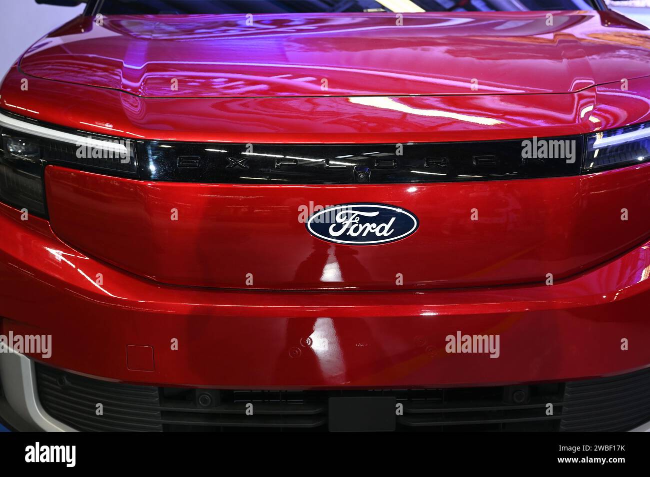 Ford explorer logo hi-res stock photography and images - Alamy
