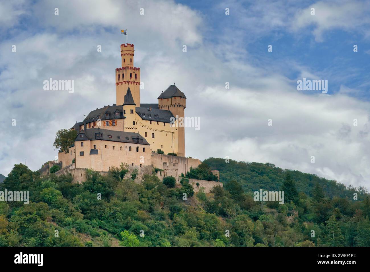 Wall protected castle hi-res stock photography and images - Alamy