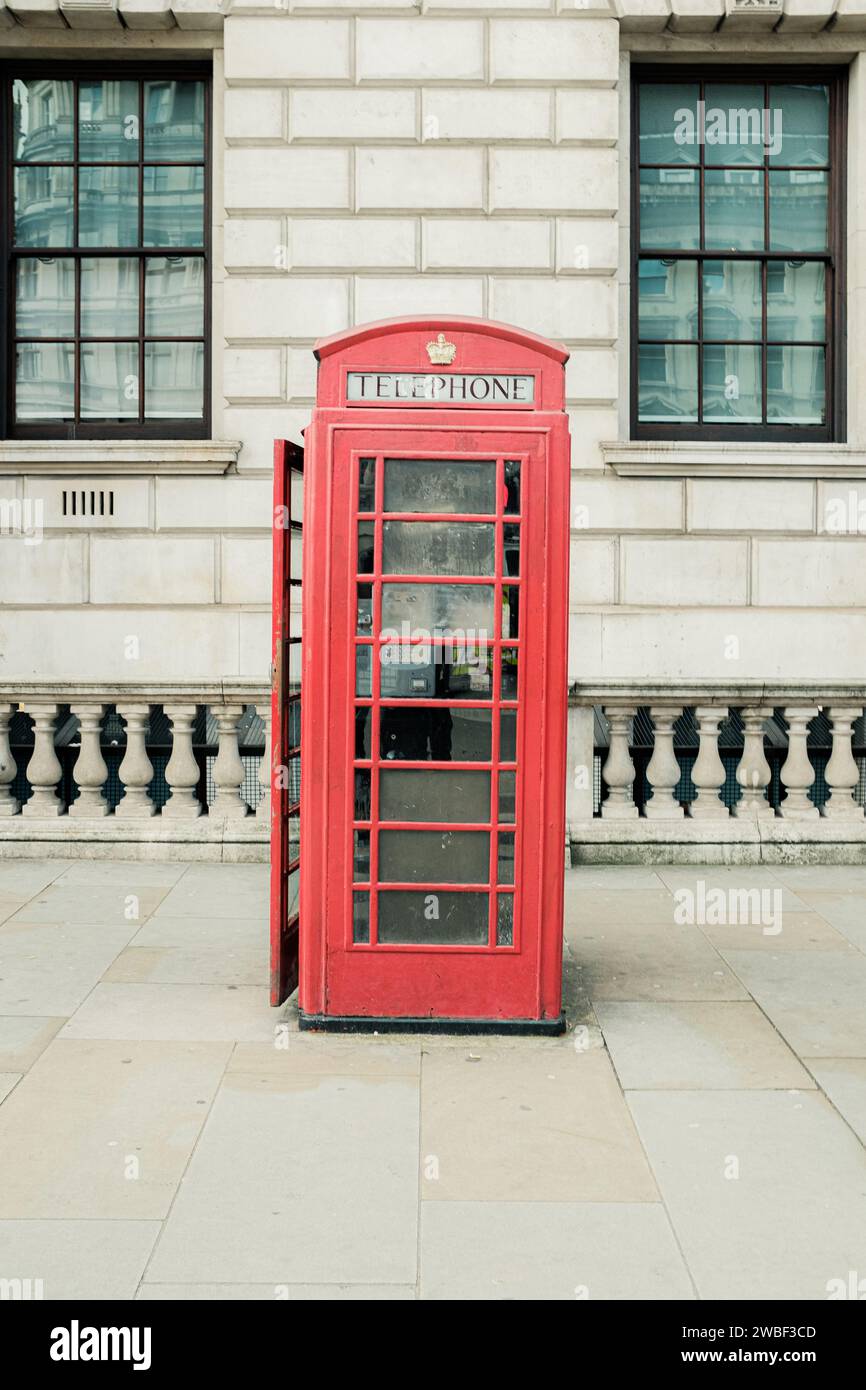 Classic red telephone booth in London, England Stock Photo - Alamy