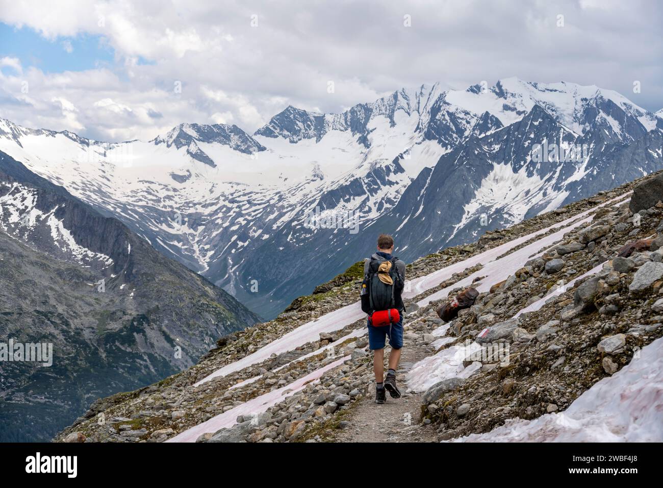 Mountaineer on hiking trail, Berliner Hoehenweg, mountain landscape with glaciated peaks ...