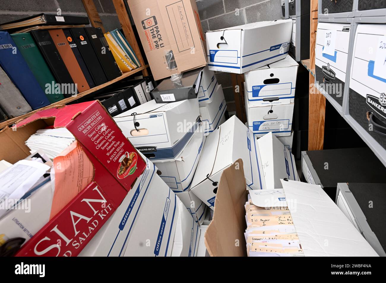 Accounts payable record storage hi-res stock photography and images - Alamy