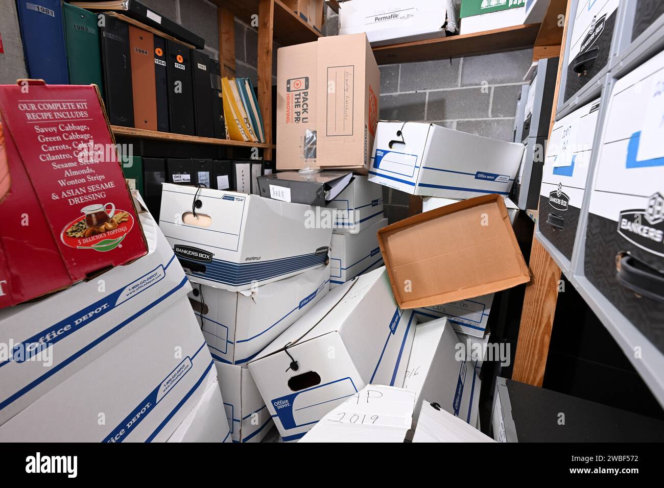 Accounts payable record storage hi-res stock photography and images - Alamy