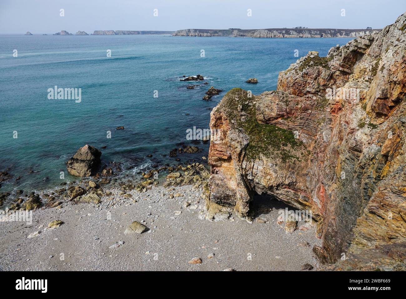 Pointe de Dinan, Crozon, behind Pointe de Pen Hir with the rocks Les ...