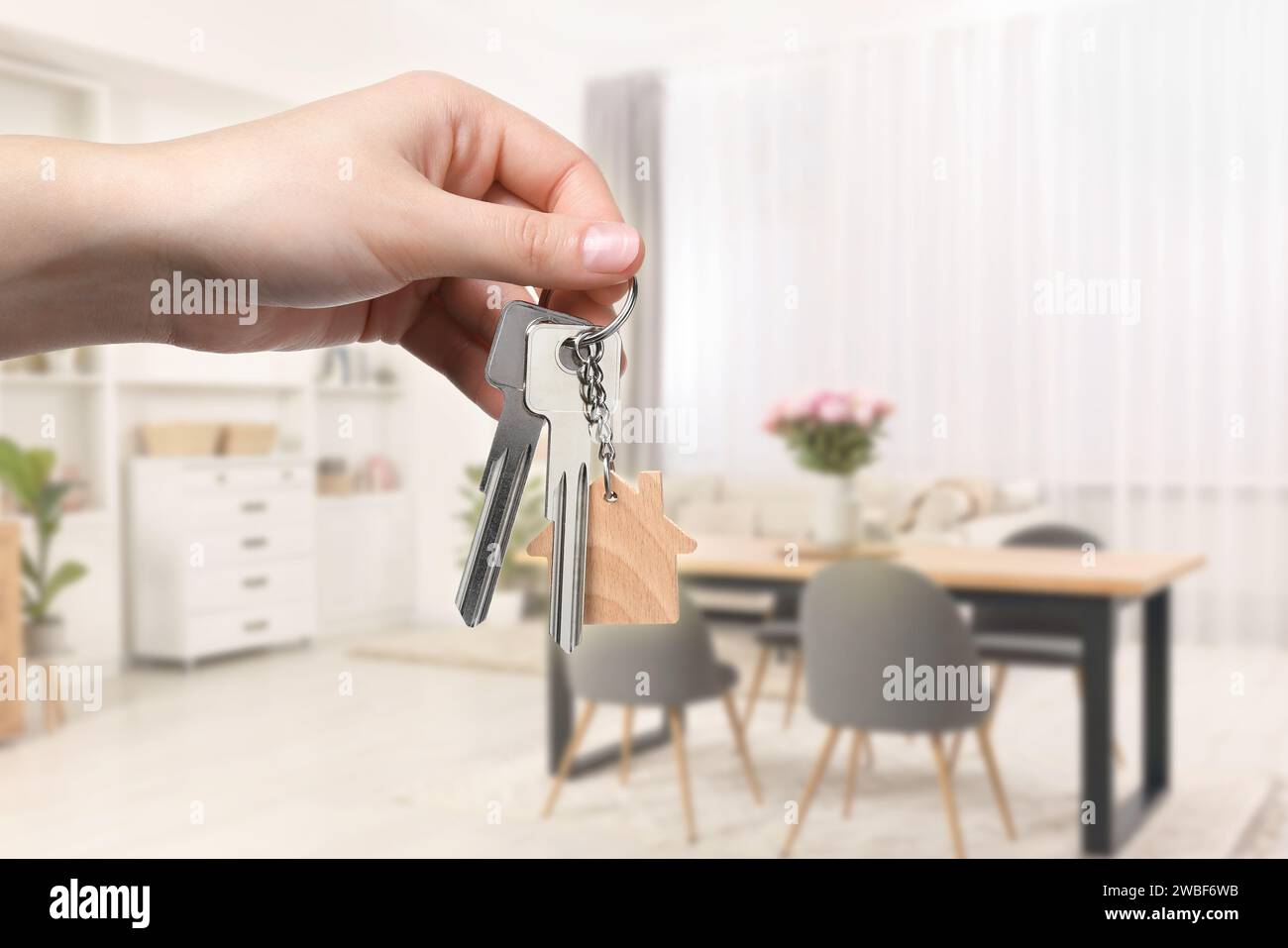 Woman holding house keys hi-res stock photography and images - Alamy