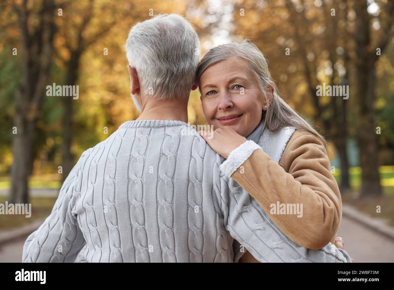 Back view female dancing outdoors hi-res stock photography and images ...