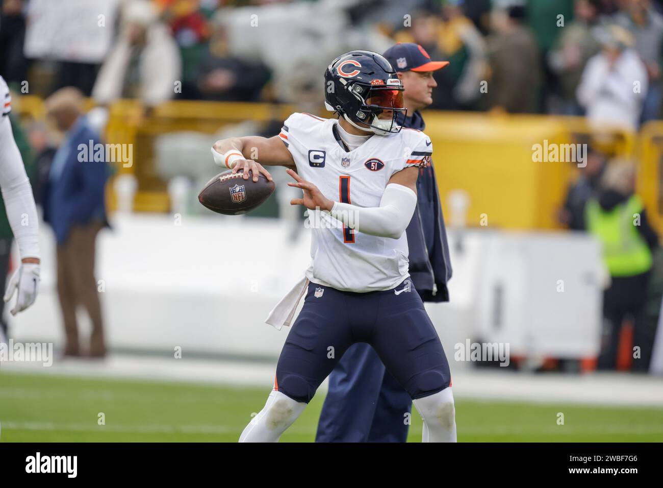 Chicago Bears quarterback Justin Fields (1) warms up during an NFL ...