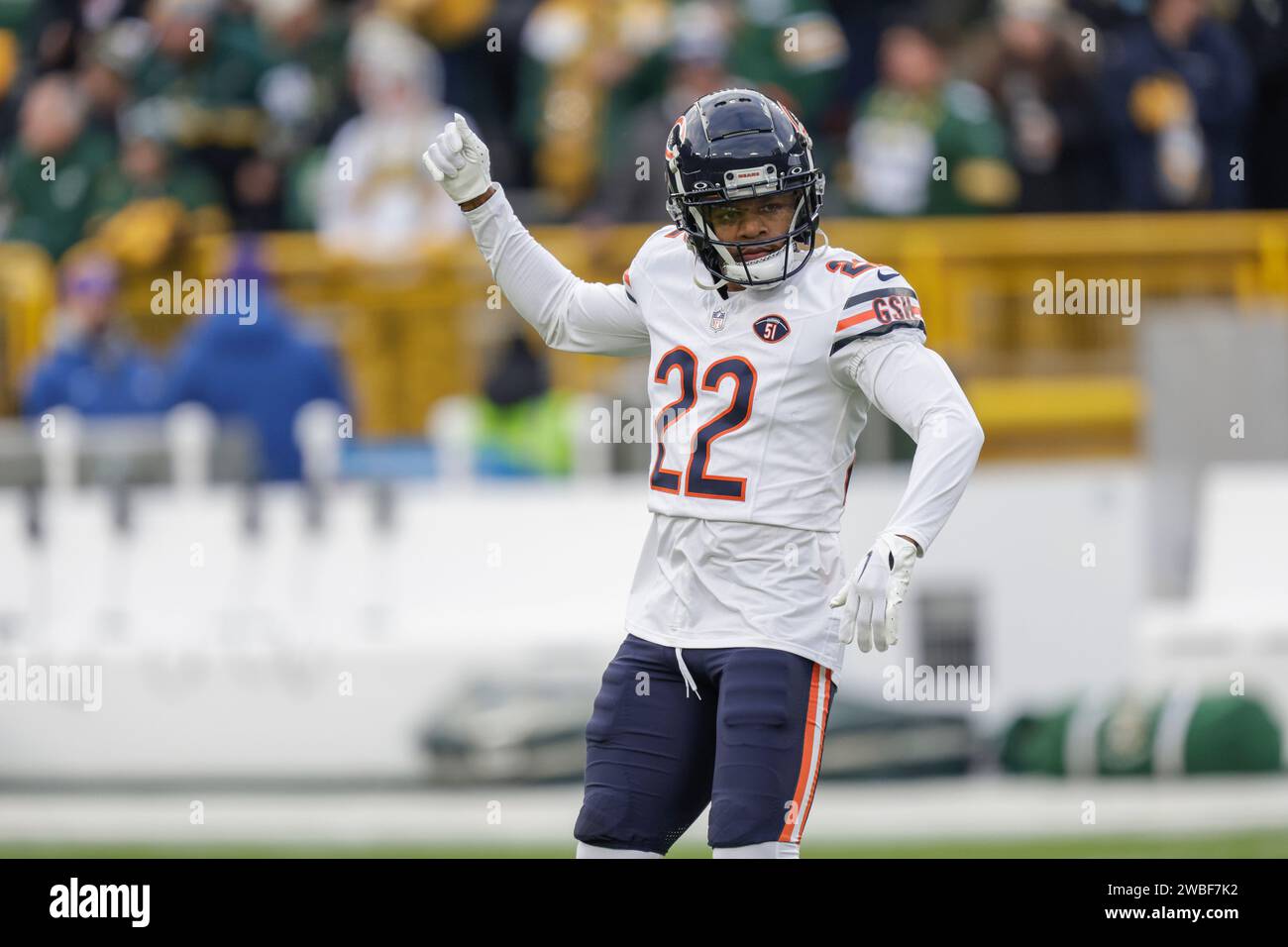 Chicago Bears safety Elijah Hicks (22) dances in warm ups during an NFL ...